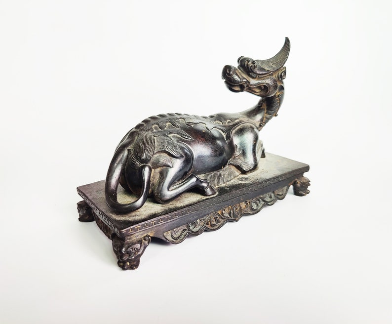 Antique Chinese Bronze Mythical Dragon Beast Figure With Six-character ...
