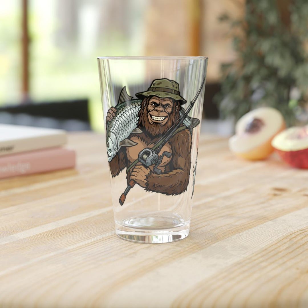 Bigfoot Carrying Trophy Tarpon Fishing Pint Glass, Sasquatch Fisherman ...