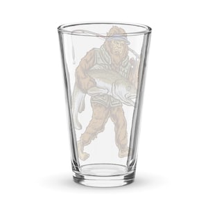 Bigfoot King Salmon Fishing Pint Shaker Glass-unique Sasquatch Angler ...