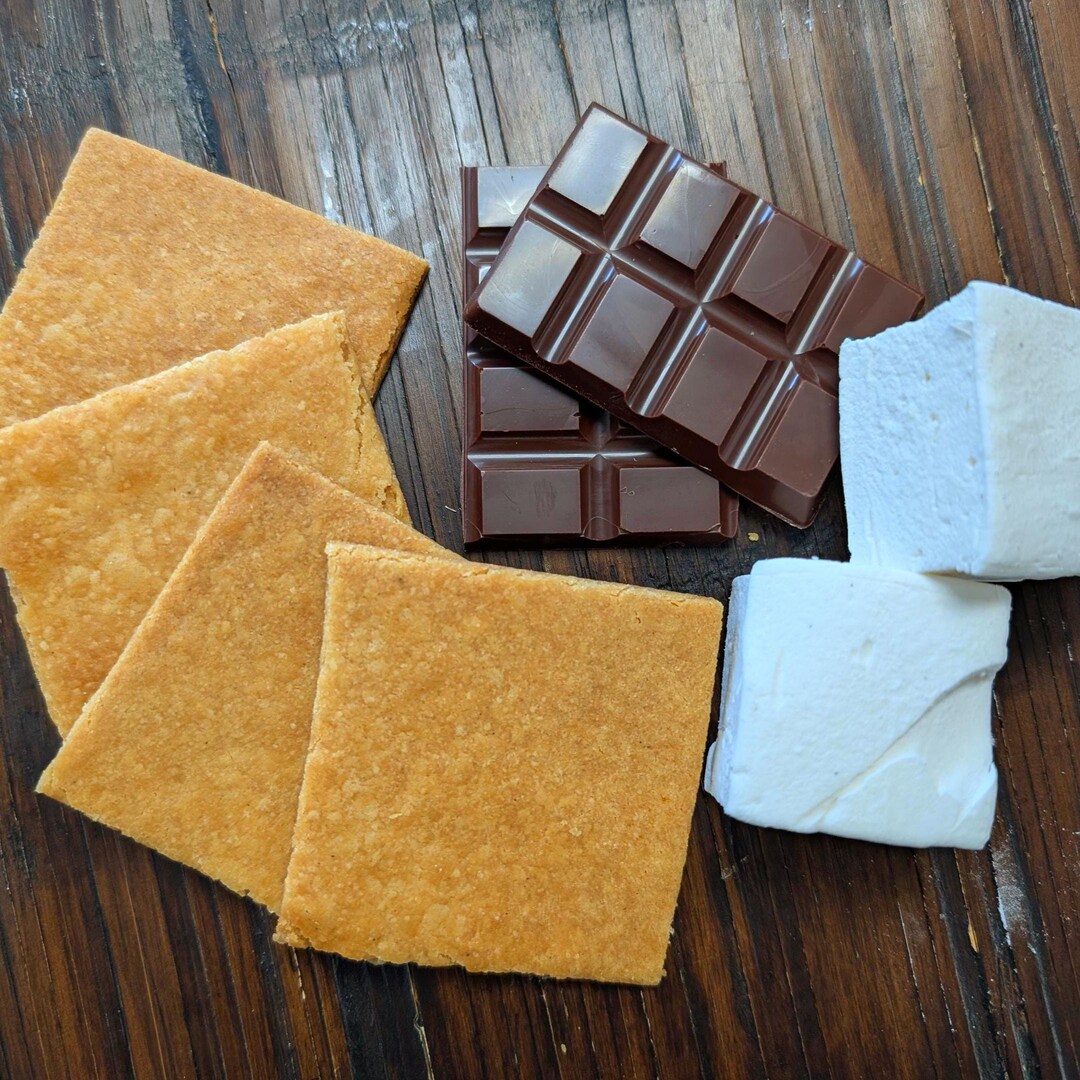 Gourmet S'mores Kit for Two: Handmade Vanilla Marshmallows, Graham ...