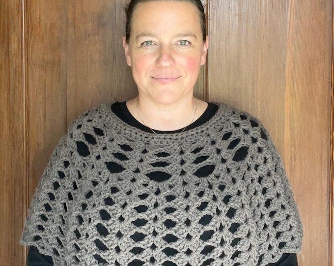 EASY Crochet Pattern • Easy Crochet Capelet • Modern Autumn Wearable ...