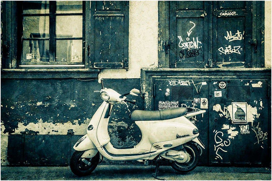 Vespa Piaggio Scooter Icon Iconic Italian Moped Motorcycle Motorbike ...