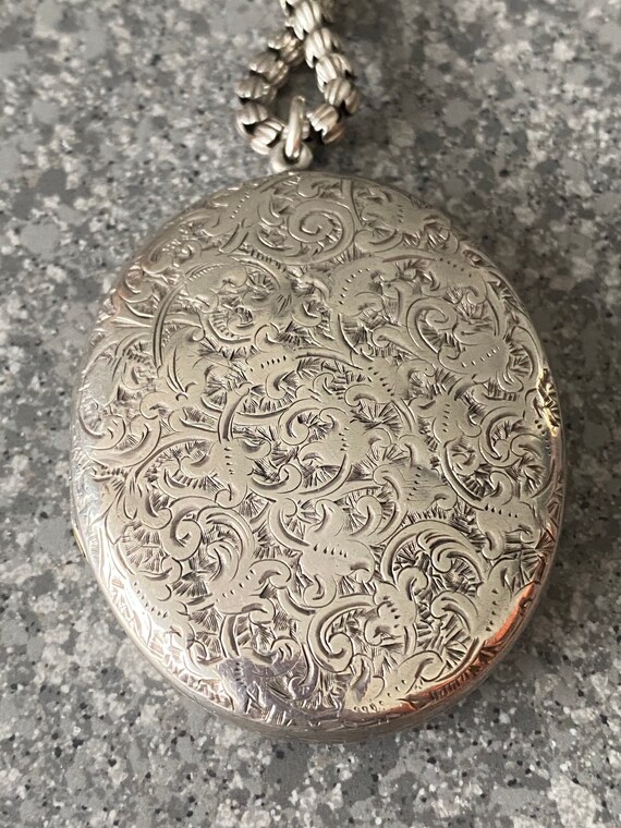 Bellissimo medaglione d'argento antico con catena - Etsy Italia