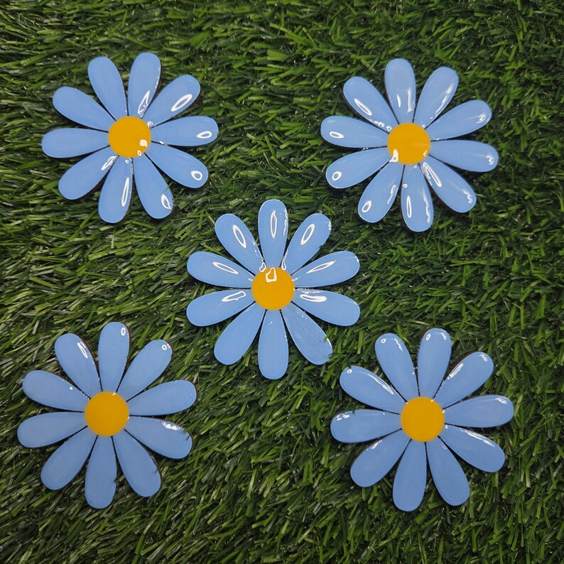 Hand Painted Daisy Magnet: Laser Cut Wood, Epoxy Finish - Etsy