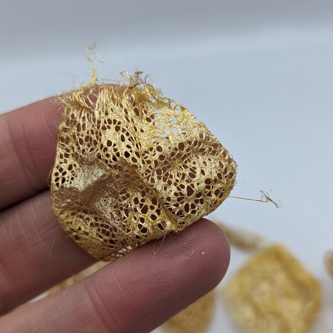 WILD SILK COCOONS: Goldene Spitzenverzierungen, Faserkunstzubehör ...