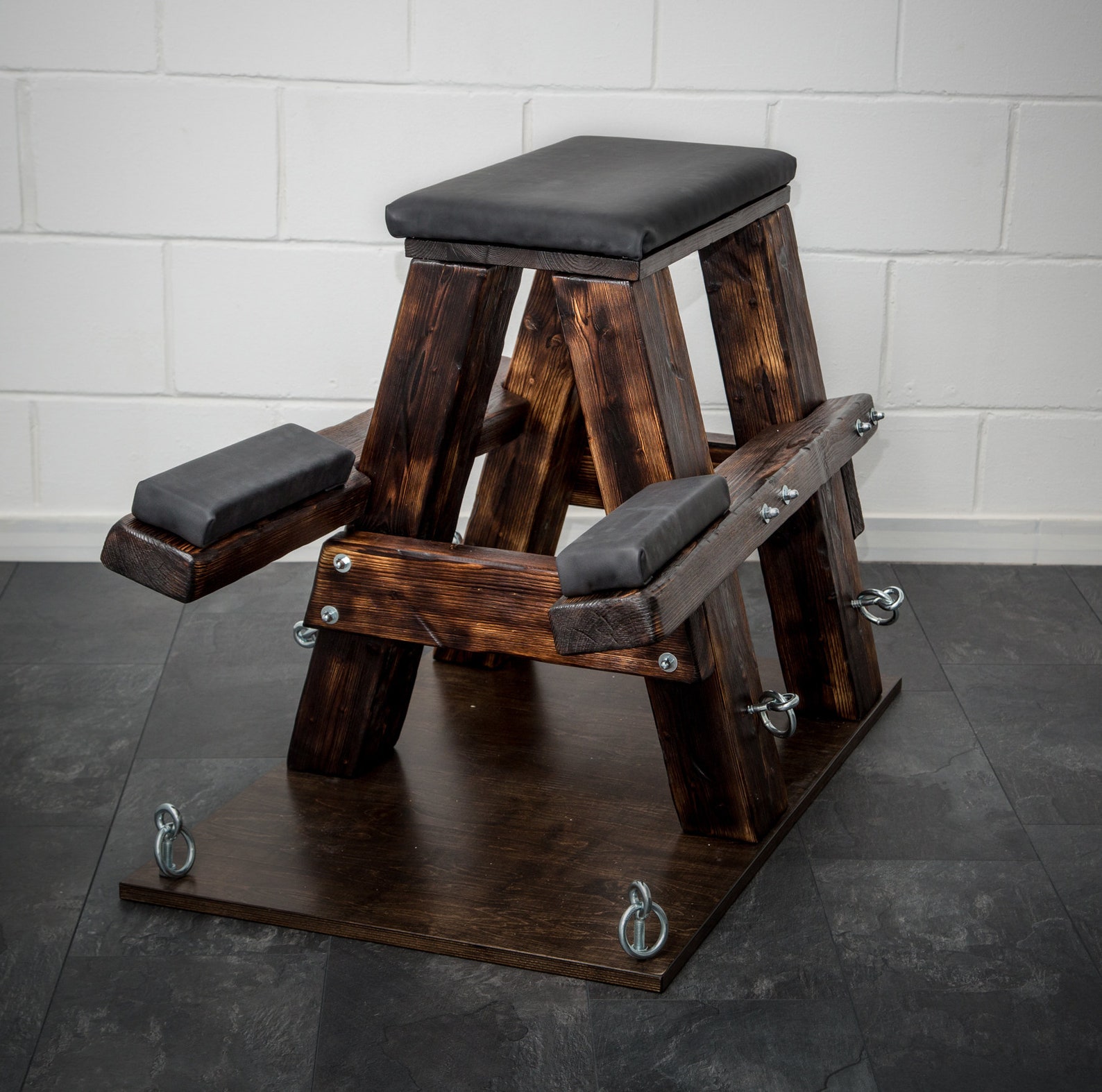 Fesselbock Bondagebock Strafbock Zuchtbock SPANKING BENCH BDSM Dungeon ...