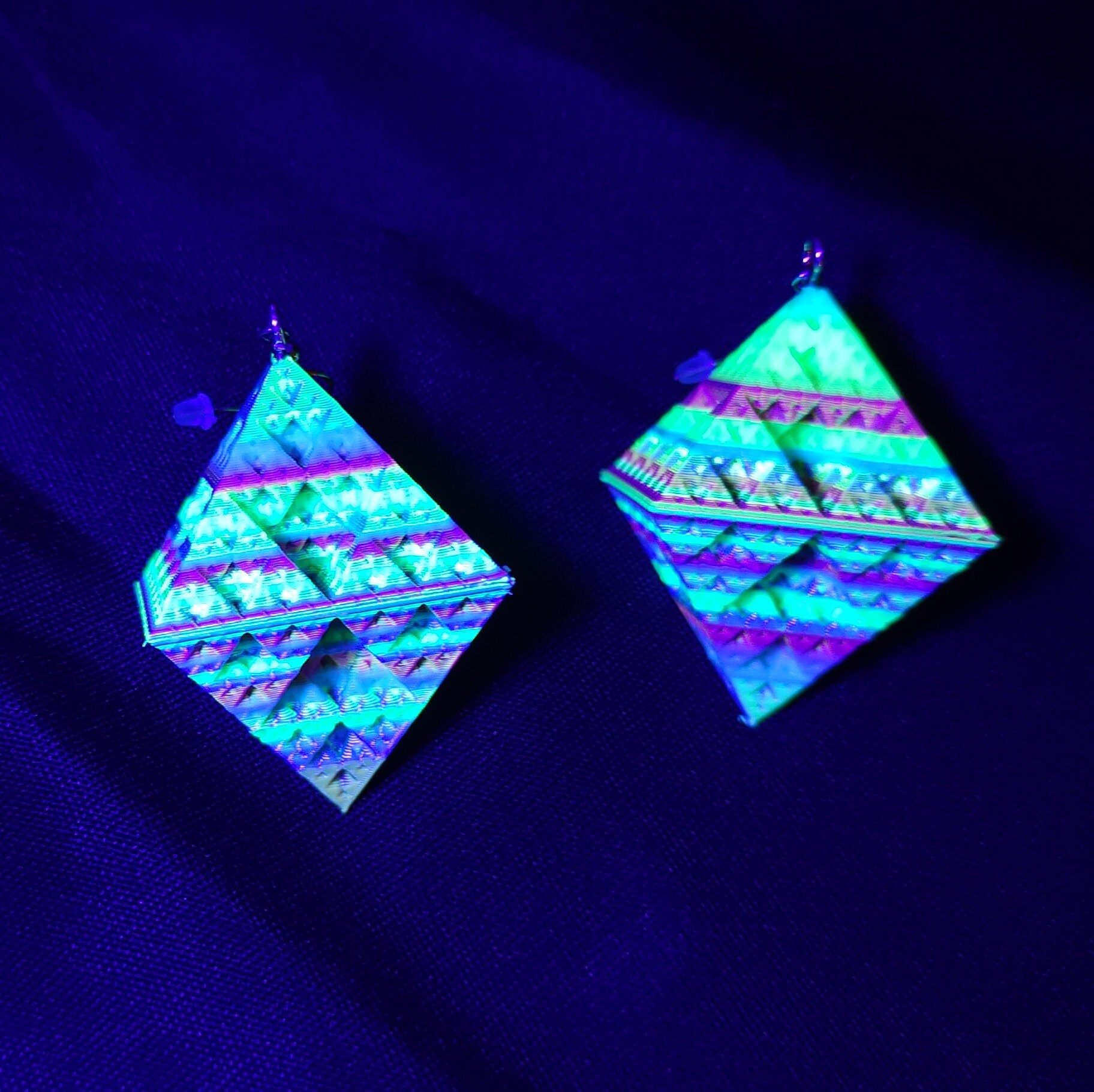 3D Printed Sierpinski Pyramid Octahedron Uv-reactive Earrings - Etsy