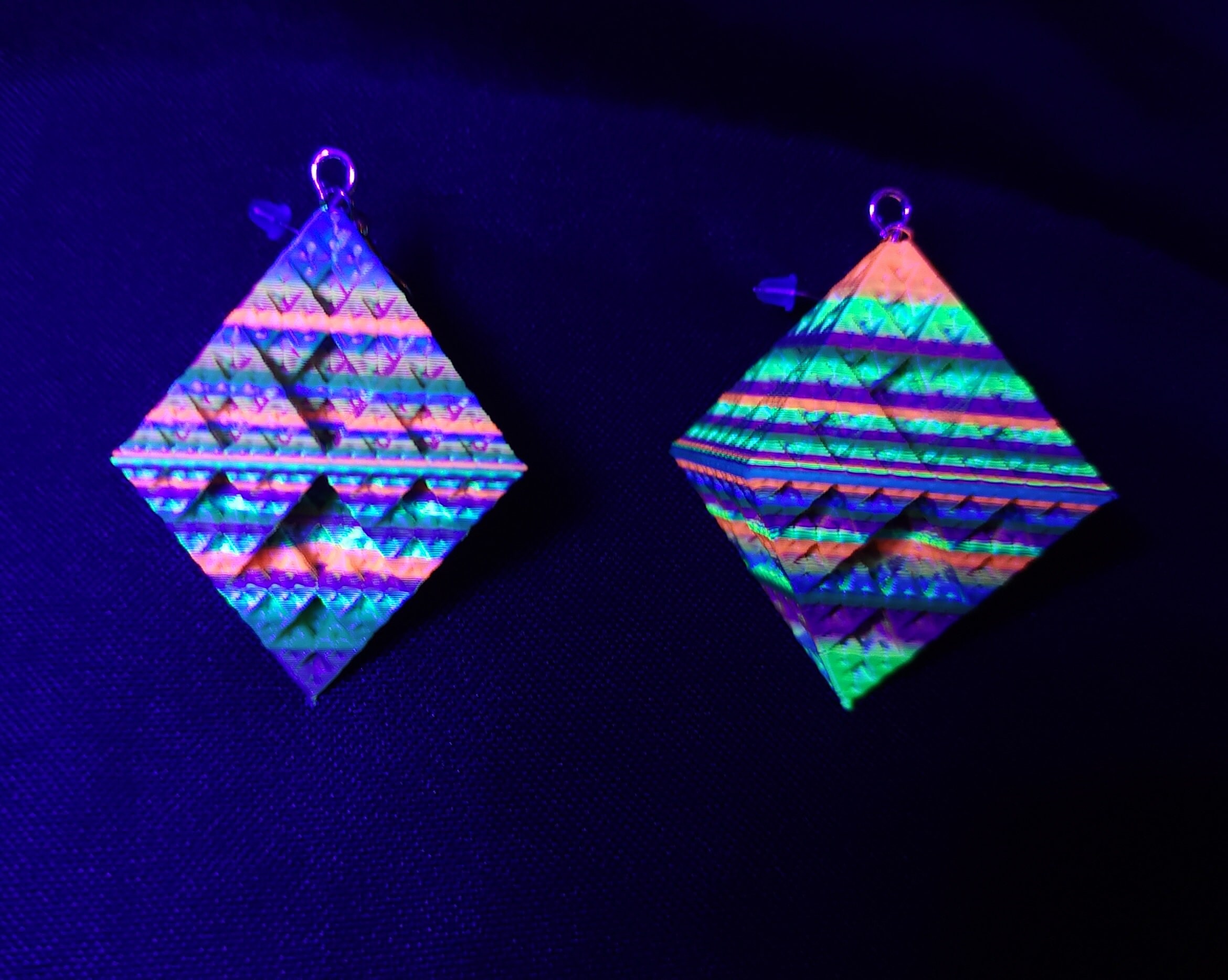 3D Printed Sierpinski Pyramid Octahedron Uv-reactive Earrings - Etsy