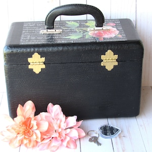 Upcycled Small Vintage Train Case, Vintage Make up Case, Vintage ...