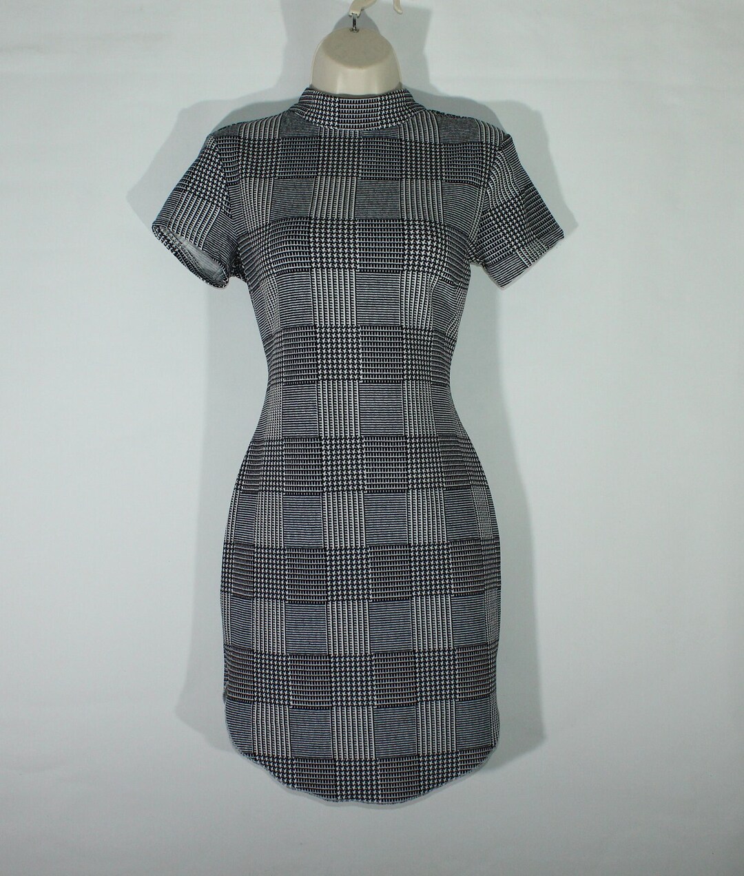 Used Women's Black & White Fabric AX Stretch Short Sleeve Body-cone ...