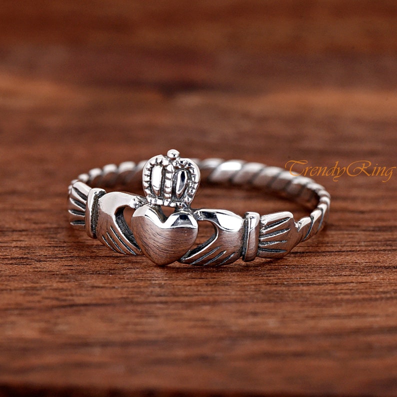 Crown Heart Hands Claddagh Rope Ring for Girls Womens / Traditional ...