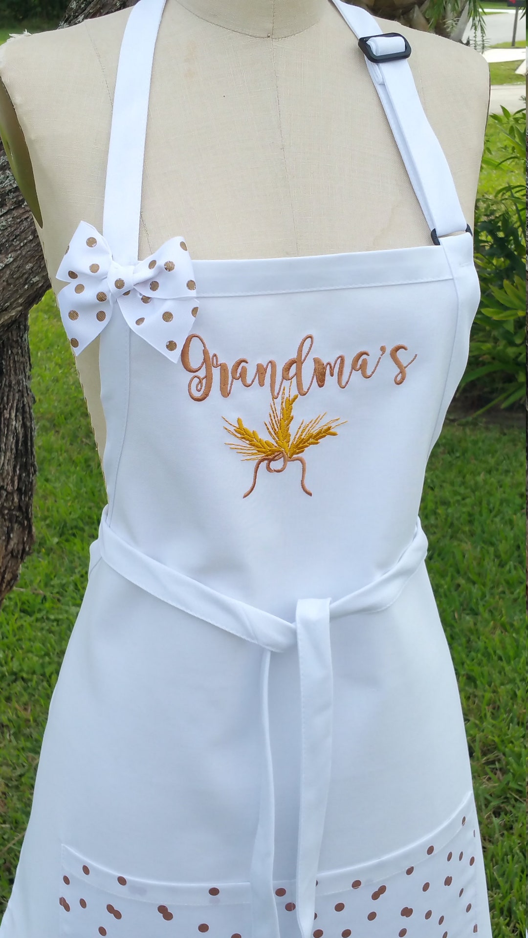 Women's Personalized Aprons/ White Apron Embroidery in Gold Thread ...