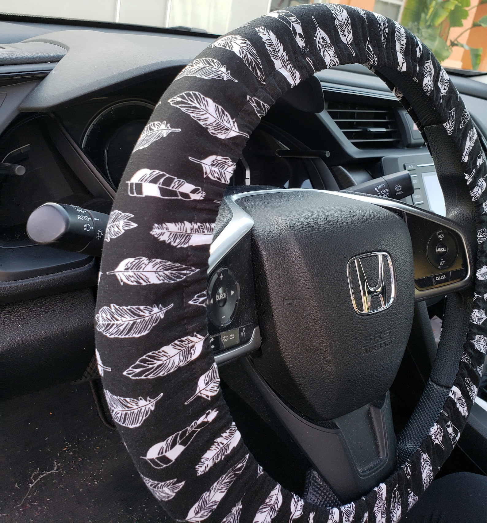 Steering Wheel Cover With Beautiful Feathers / Black With White ...