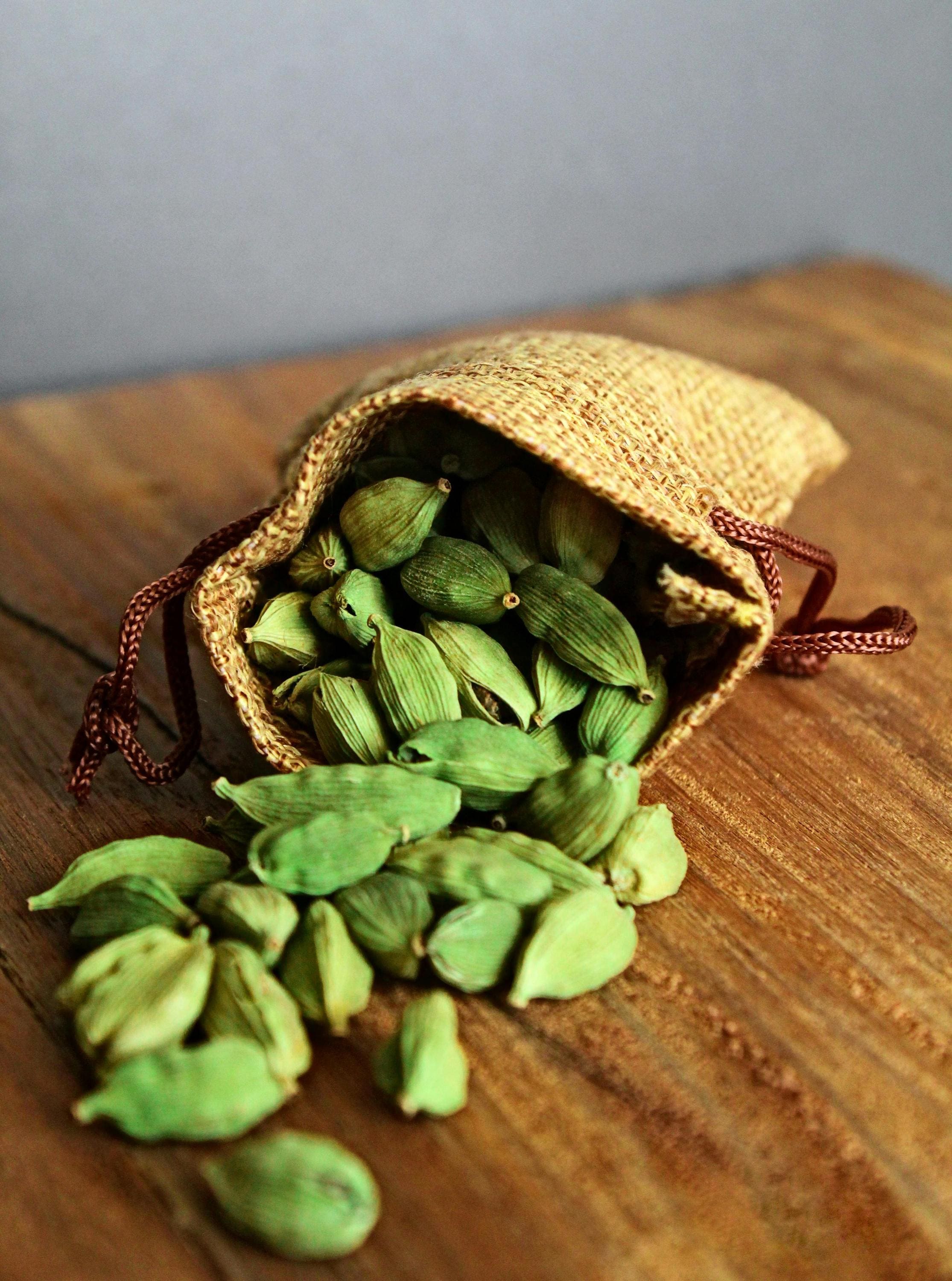 Whole Green Cardamom – Hari Elaichi – Ilaichi Pods – Aromatic Spice - Etsy