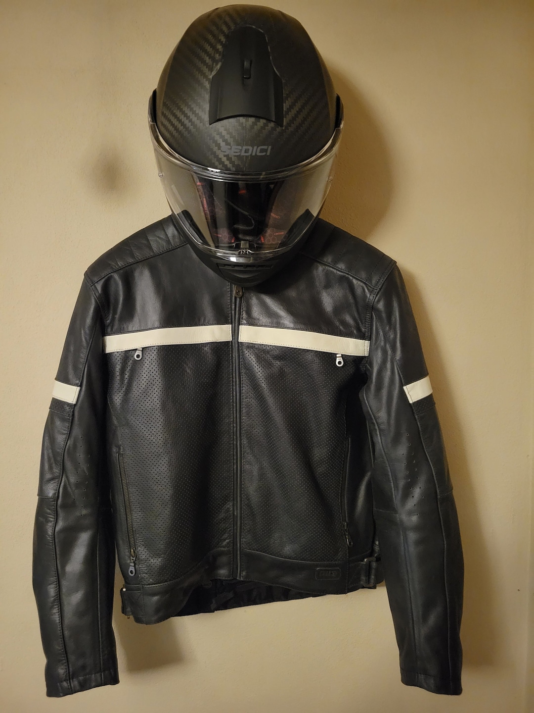 Jacket Hanger - Stylish and Space-saving Jacket Storage Jacket Hanger ...