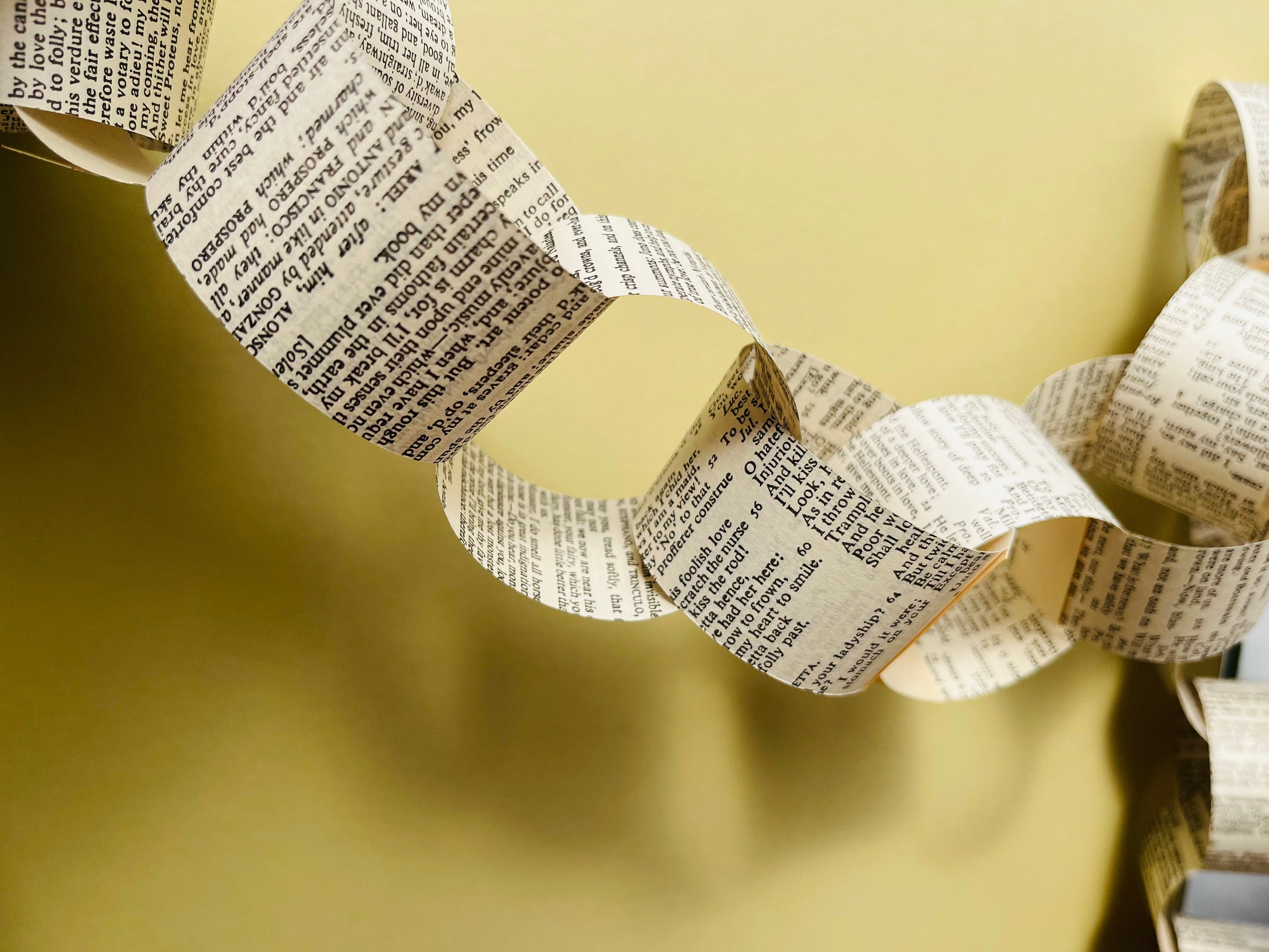 Paper Chain Kit | Recycled Vintage Book Pages | Mess-free Craft Set ...