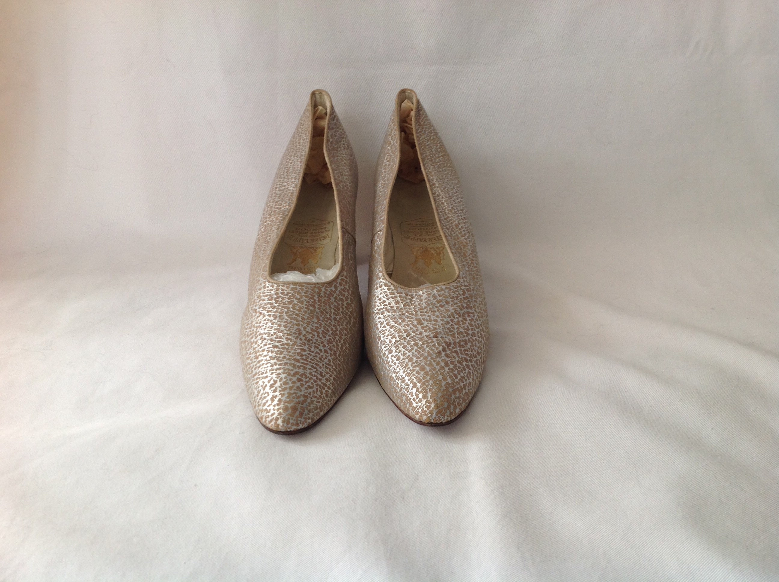 Museum Quality Peter Yapp 20's Champagne Low Heeled Pumps Brand New and ...