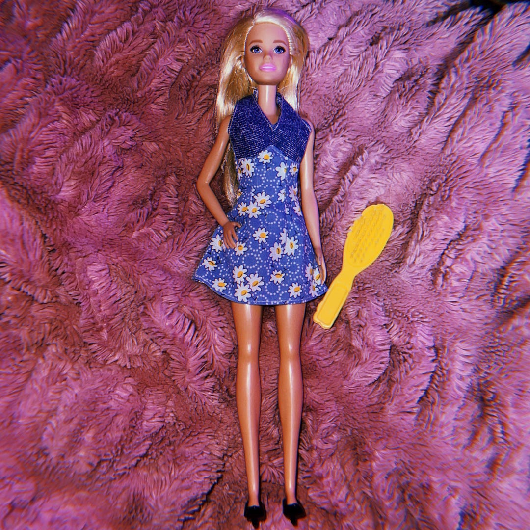 Mattel Barbie Doll - Daisy Dress + Heels - Includes Yellow Barbie Brush ...