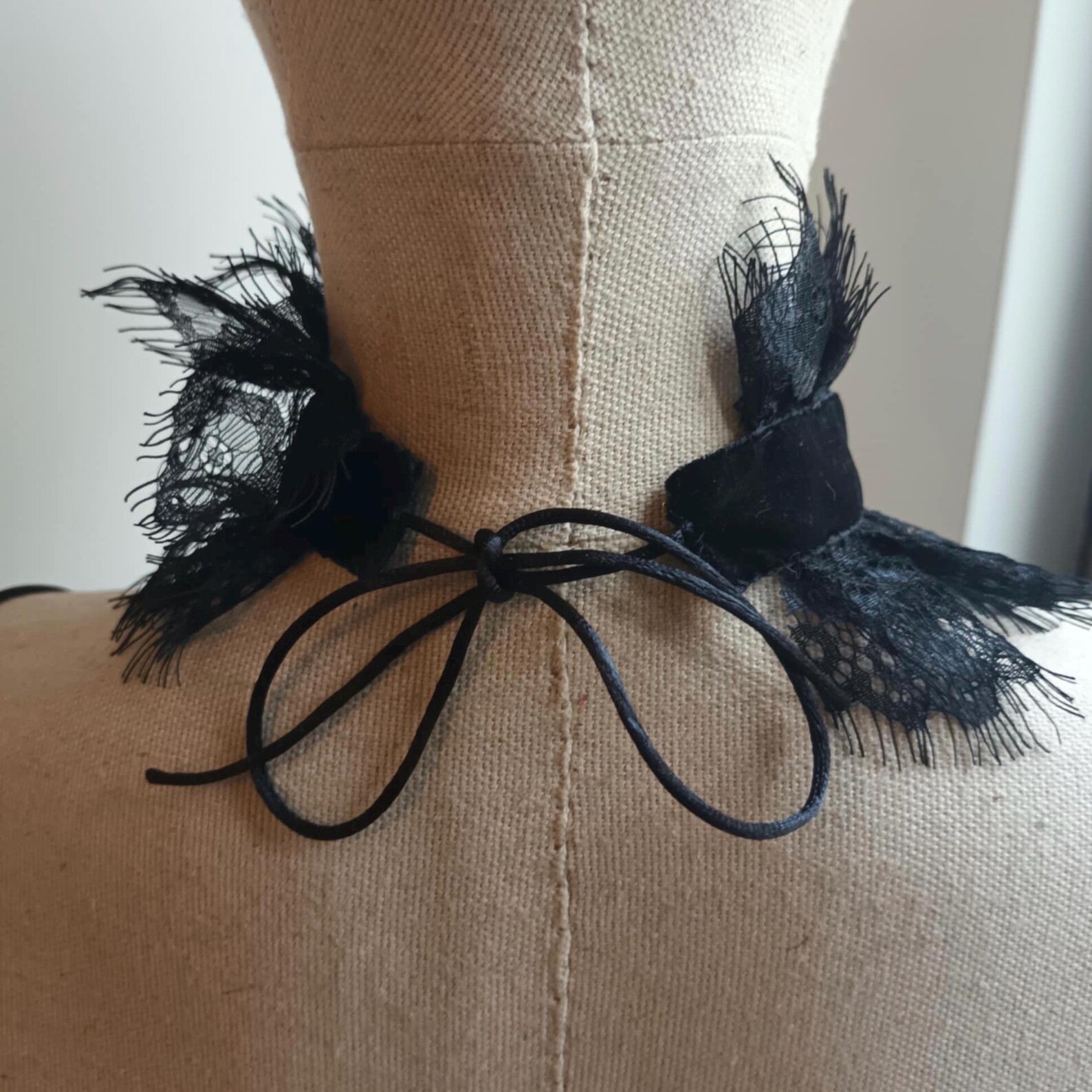 Chantilly French Lace Choker, Black Velvet Necklace, One Size ...