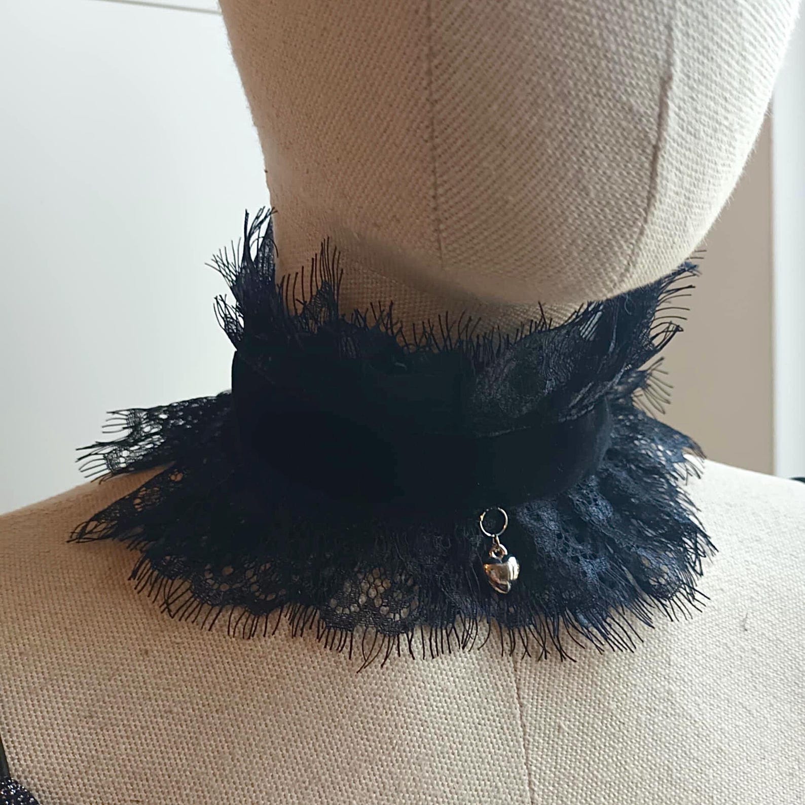 Chantilly French Lace Choker, Black Velvet Necklace, One Size ...