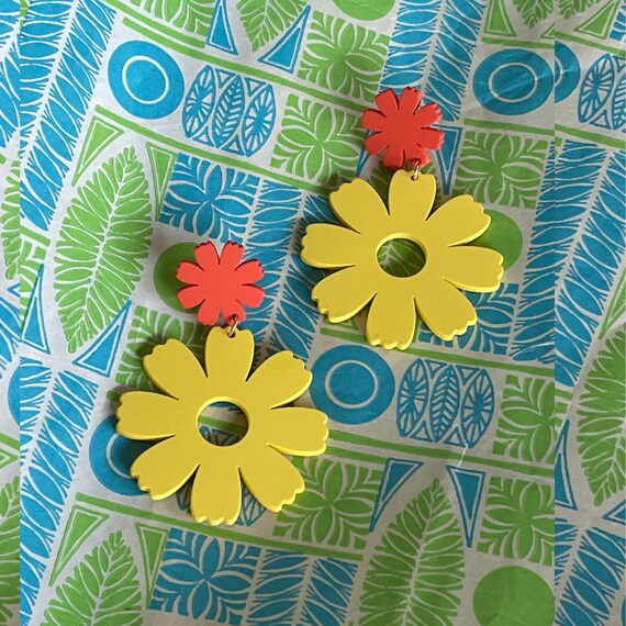 Groovy Modern Laser Cut Mid Century Yellow Daisy Earrings | Etsy
