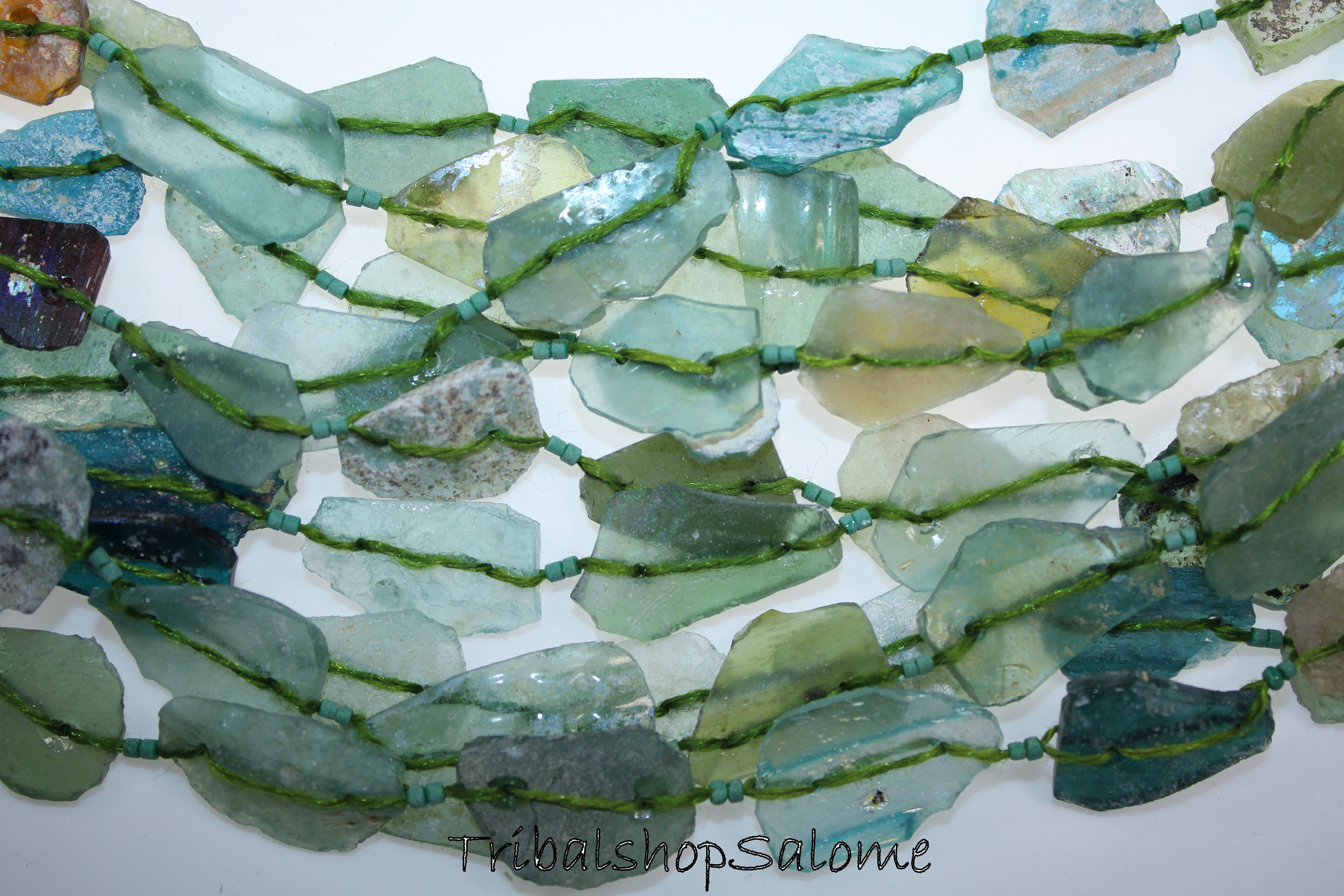 Glasscherben-Perlen aus altem römischen Glas, Glasscherben-Halskette ...