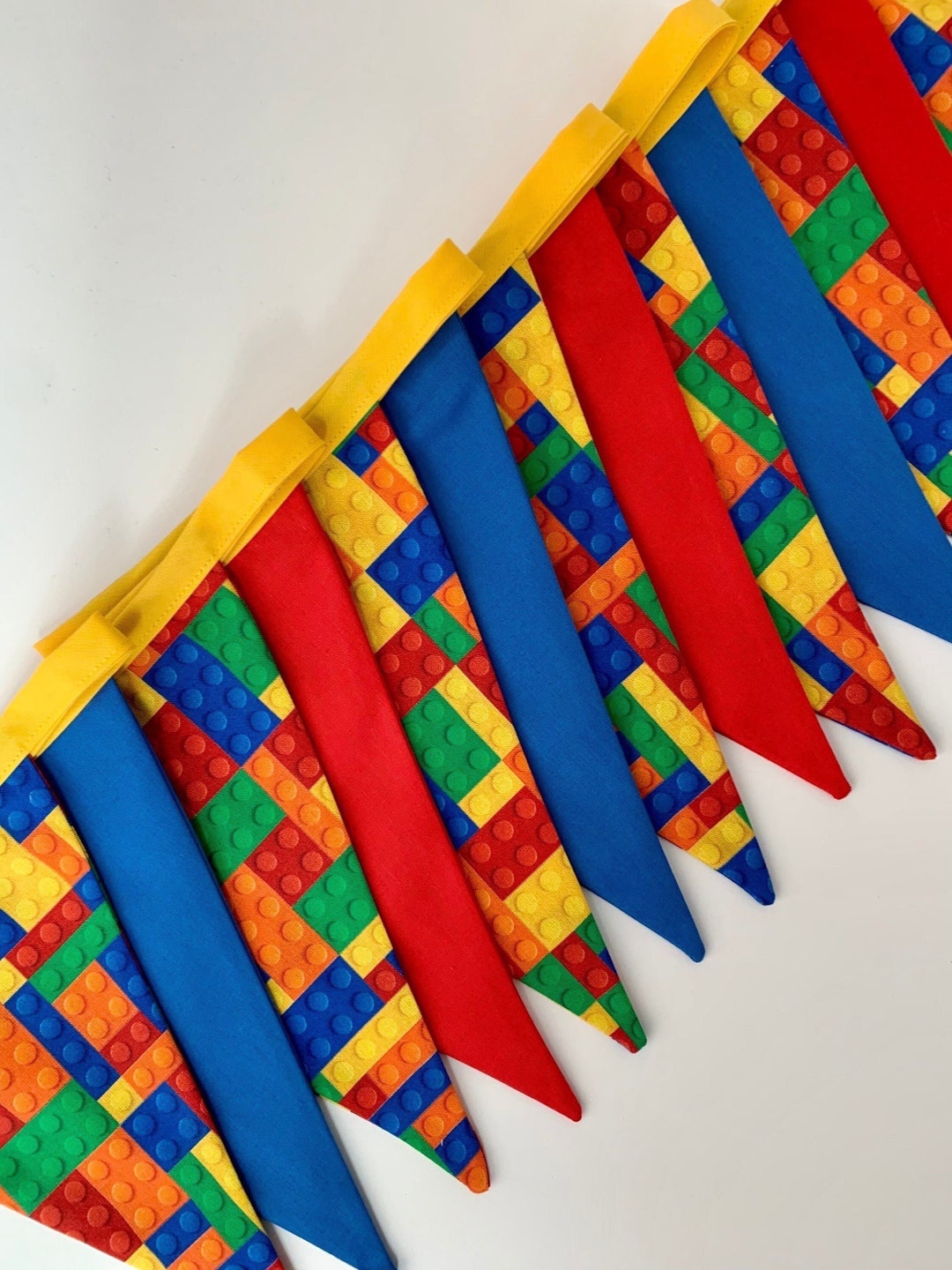 Banderines de ladrillos de construcción / Guirnalda colorida de ...