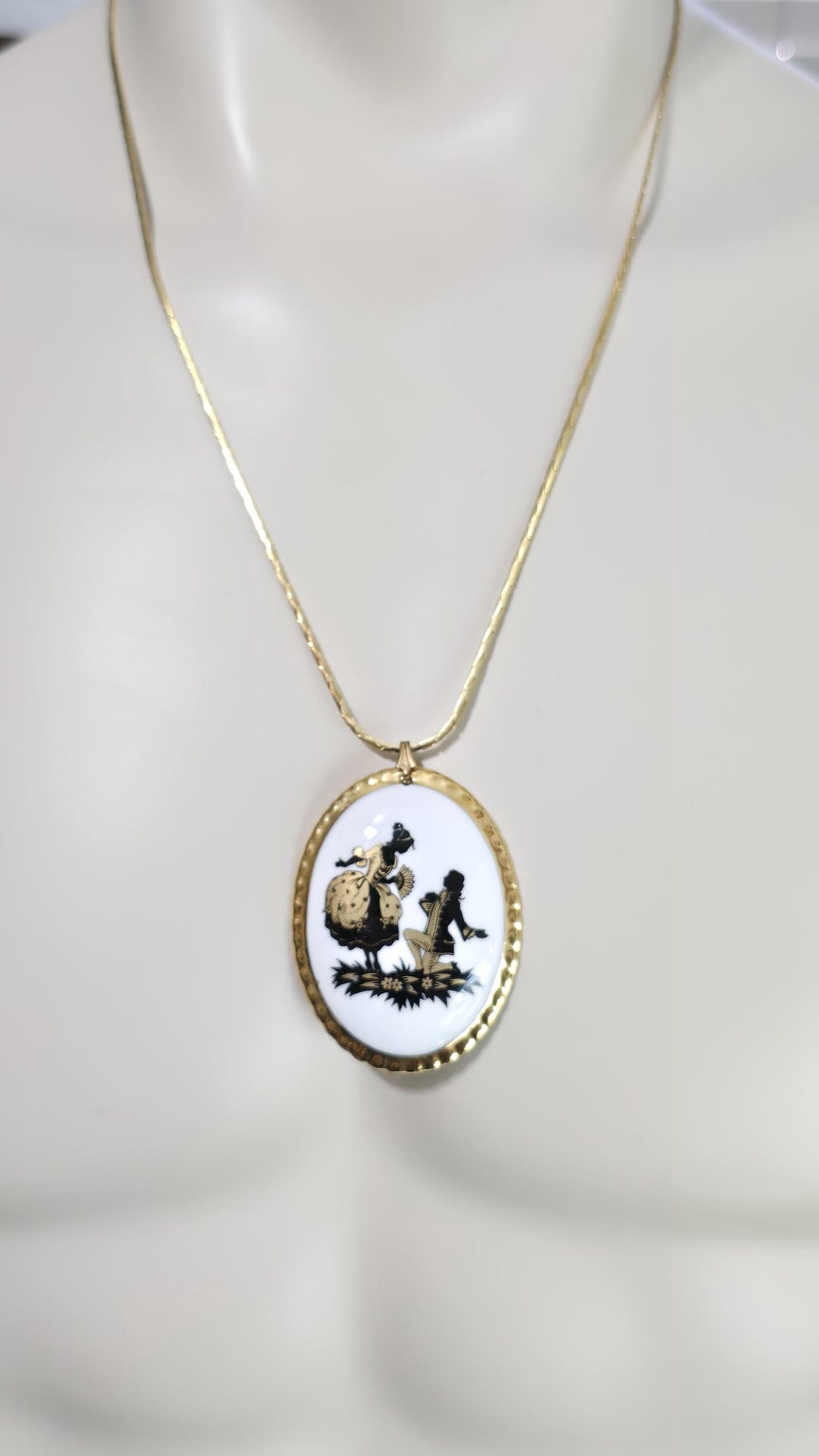 Vintage COUNTESS Fine Bone China Courting Pendant Necklace, Countess ...