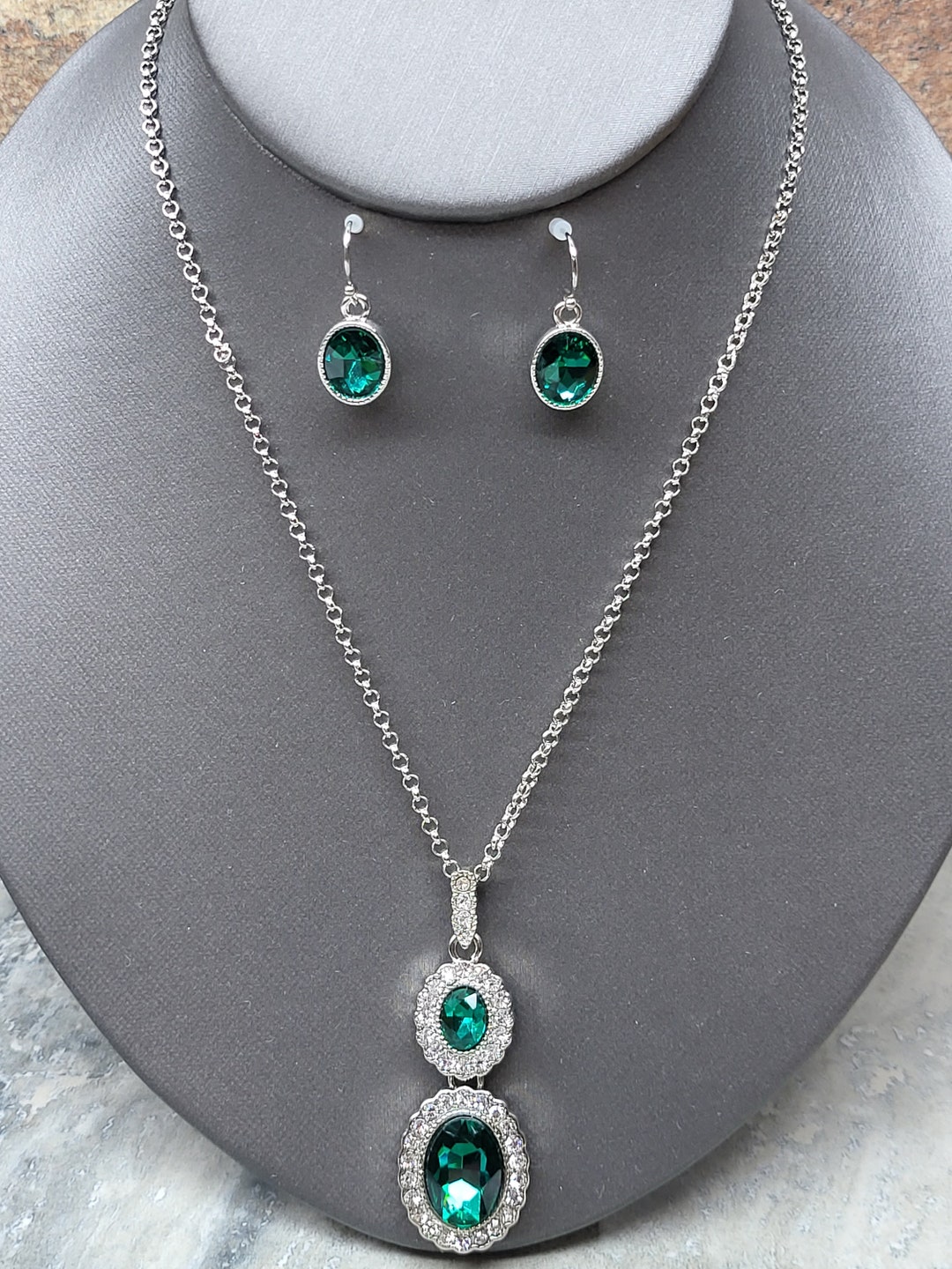 Vintage Monet Emerald Green Crystal Jewelry Set, Monet Green Crystal Necklace Earrings Set ...