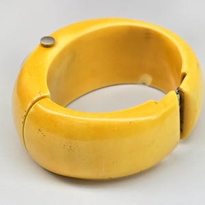Vintage Royal Dynasty Bakelite Watch, Butterscotch Yellow Bakelite ...