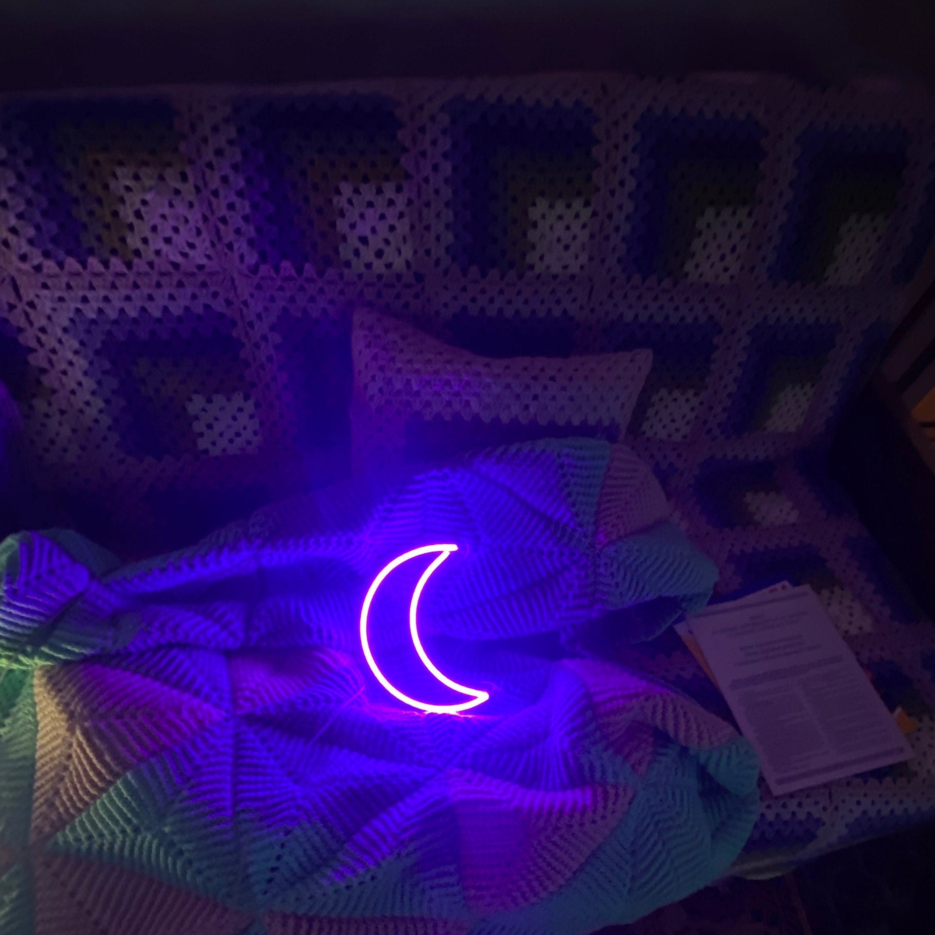Letrero lunar de neón hecho a mano en morado - Etsy México