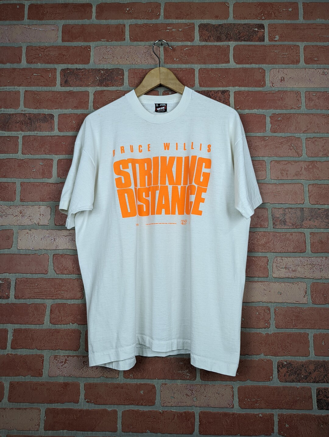 Vintage 90s Striking Distance Camiseta promocional de película ORIGINAL ...