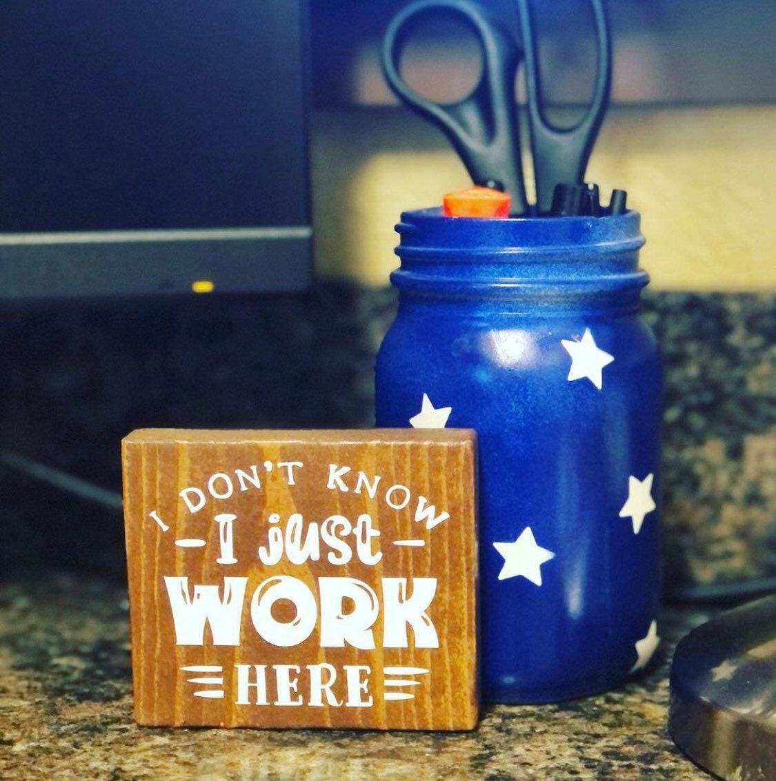 Mini Wood Sign I Just Work Here Sign Block Sign Tier - Etsy