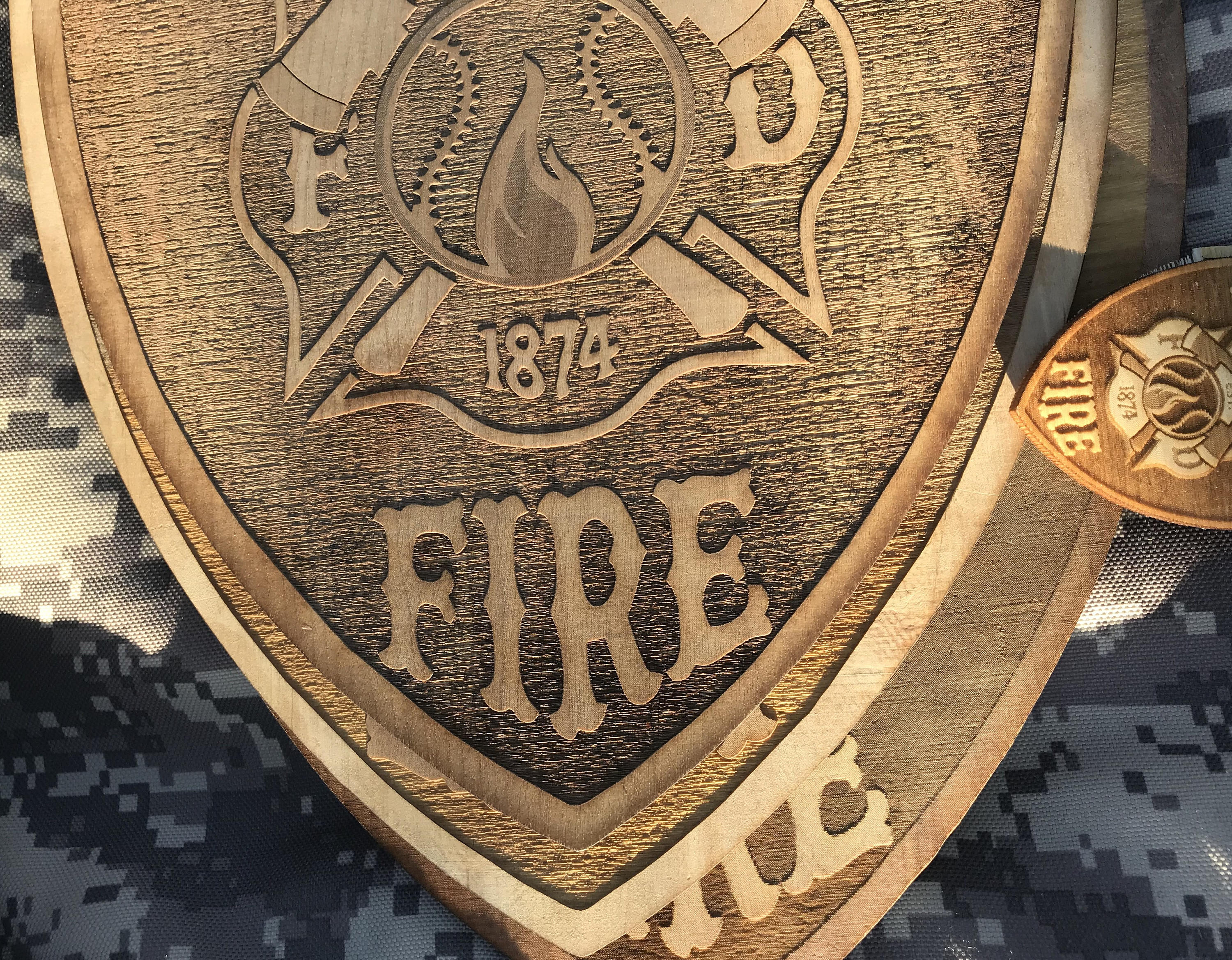 Engraved patches/shields/emblems/etc - Etsy.de