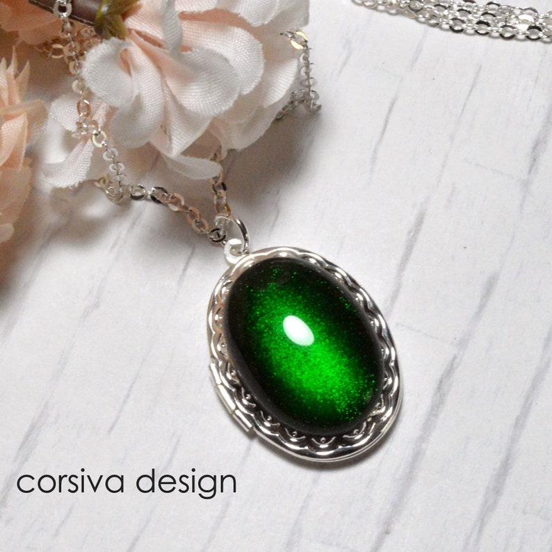 Silver Locket Oval Locket Emerald Glass Cabochon Jewel Gem Stone Locket ...