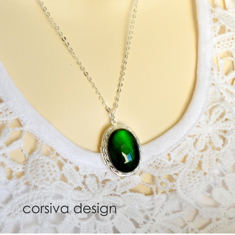 Silver Locket Oval Locket Emerald Glass Cabochon Jewel Gem Stone Locket ...