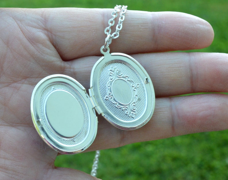 Silver Locket Oval Locket Emerald Glass Cabochon Jewel Gem Stone Locket ...