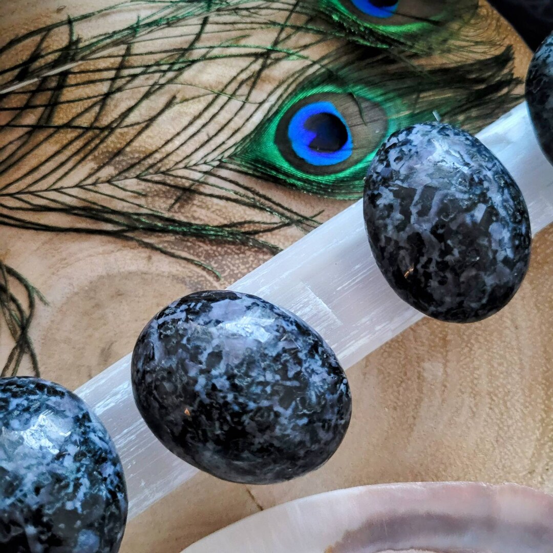 Indigo Gabbro Palm Stone Natural Stone Ornament Crystal Healing ...