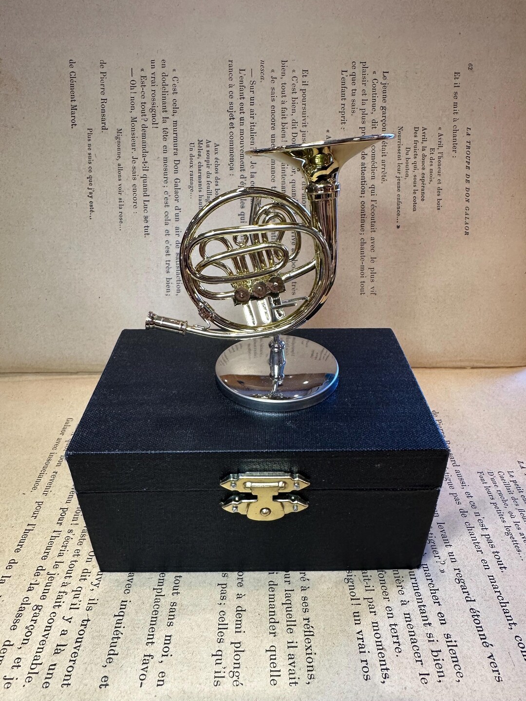 French Horn Miniature, Brass Horn Miniatoure, Musical Instrument ...