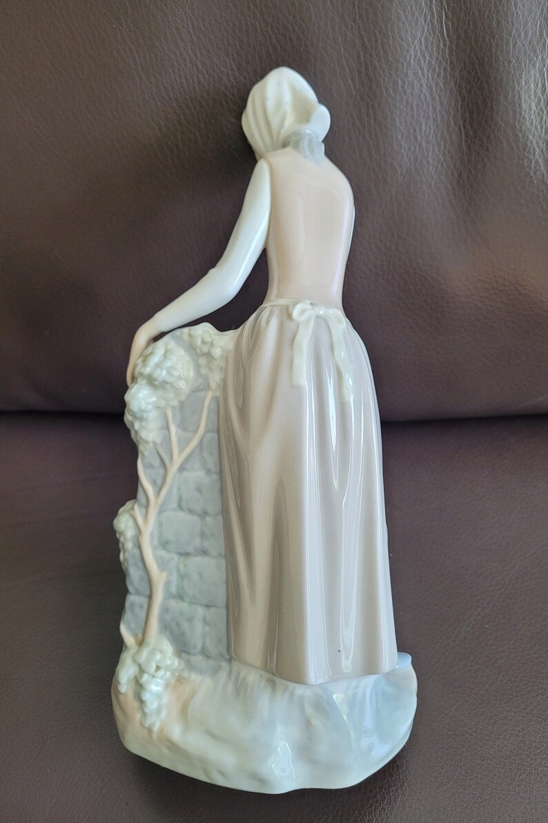NAO by Lladró Porcelain Figurine Girl in the Fountain – Vicente ...