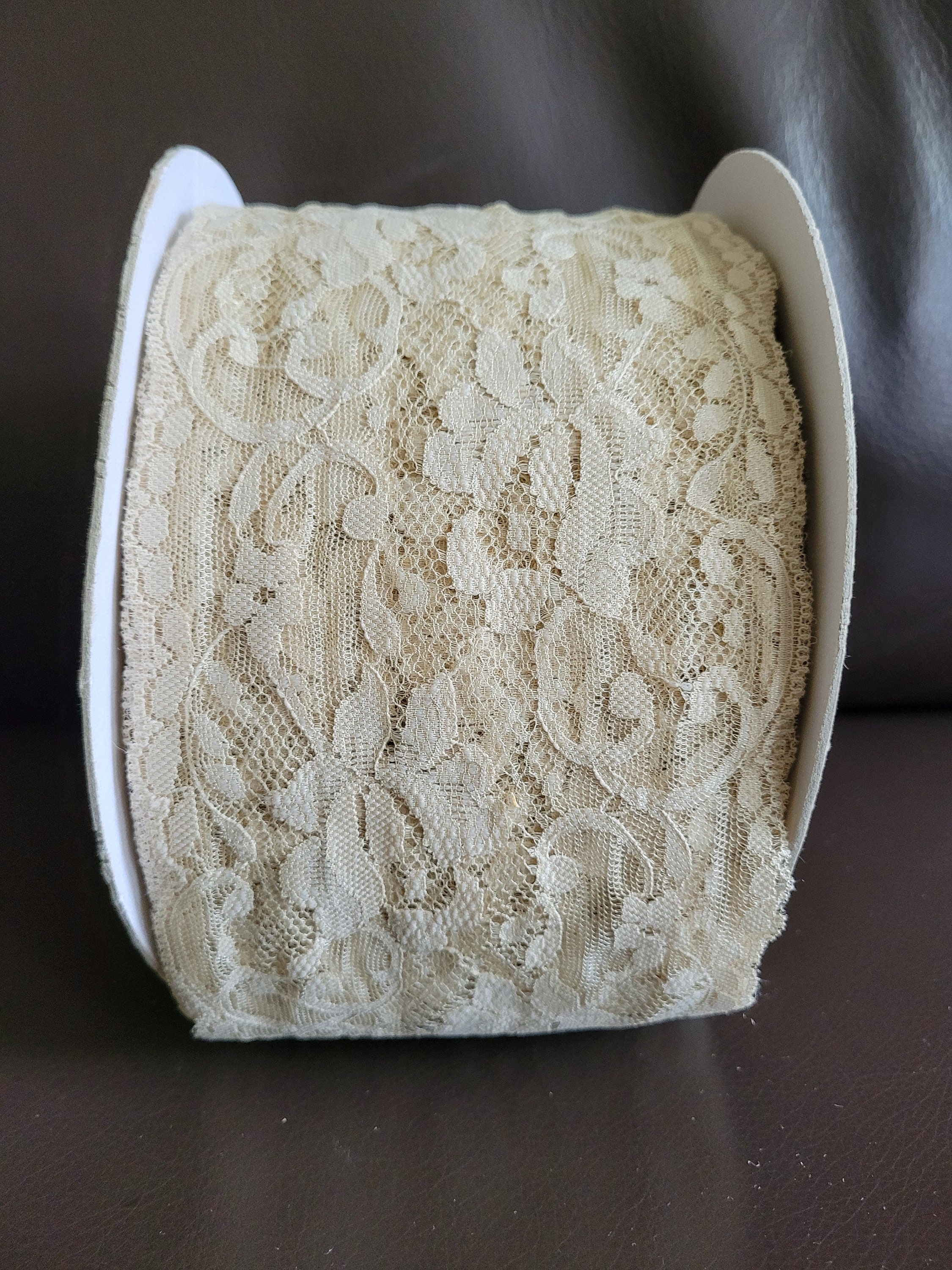 Large Roll of Ivory Coloured Vintage Lace, 11,5 Cm Wide and ...