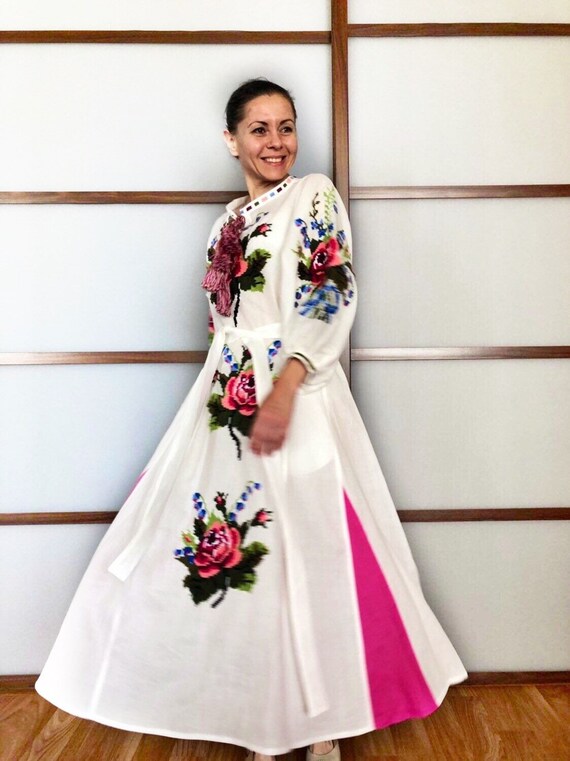 Linen boho kaftan with a floral embroidery Custom embroidered | Etsy