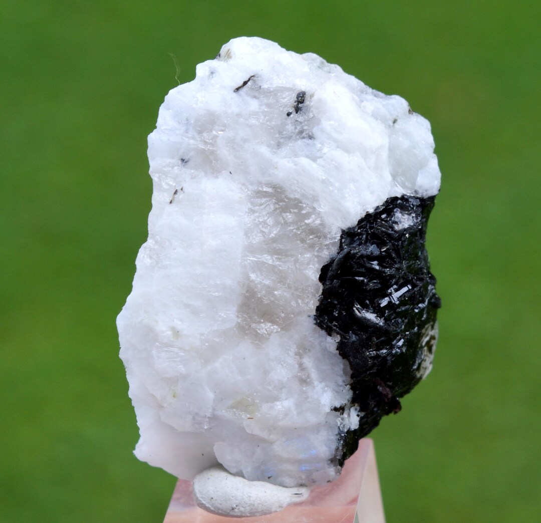 Albite var. Peristerite & Phlogopite 25 grammes - Madagascar - Etsy France