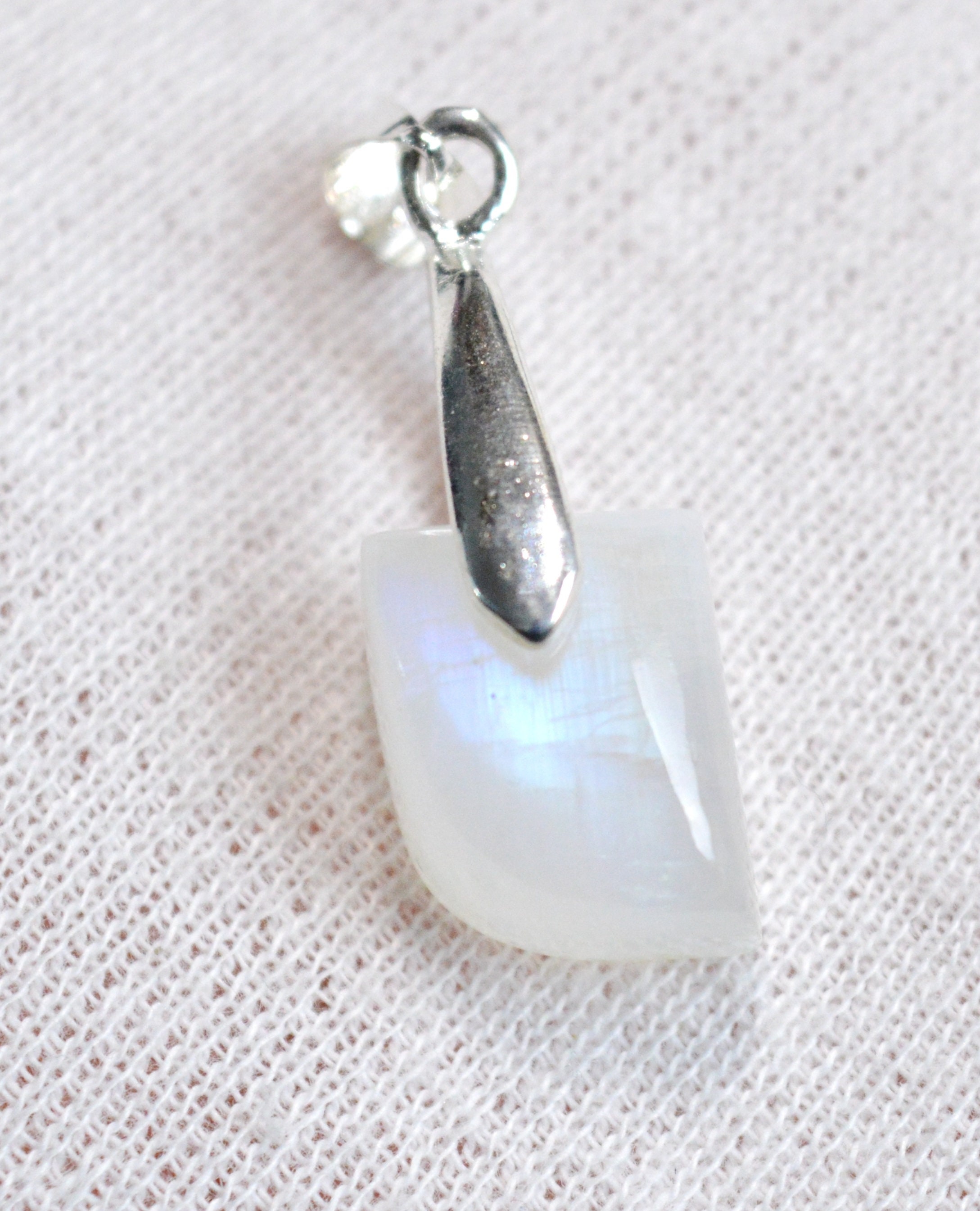 17 carat peristerite - natural stone cabochon pendant - Sri Lanka // DC87