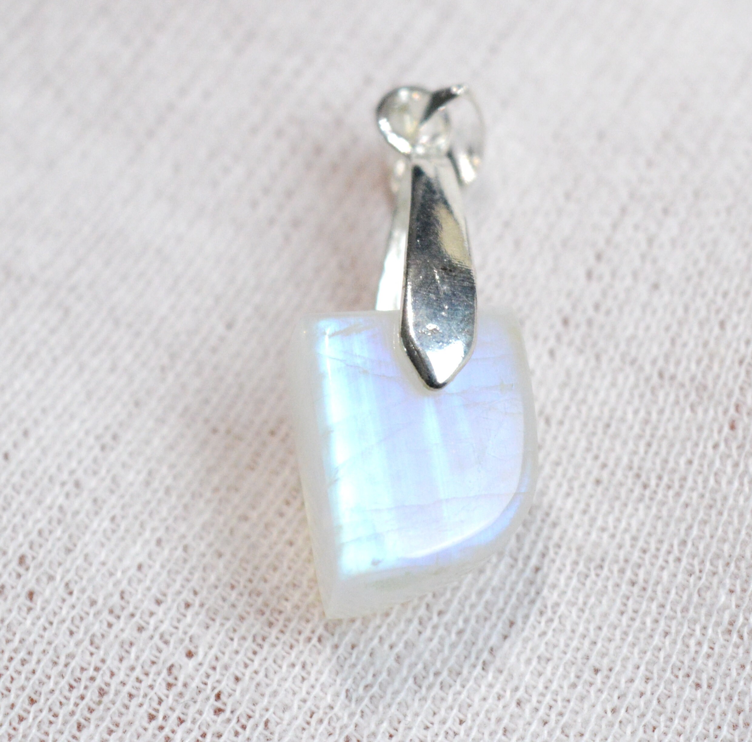 17 carat peristerite - natural stone cabochon pendant - Sri Lanka // DC87