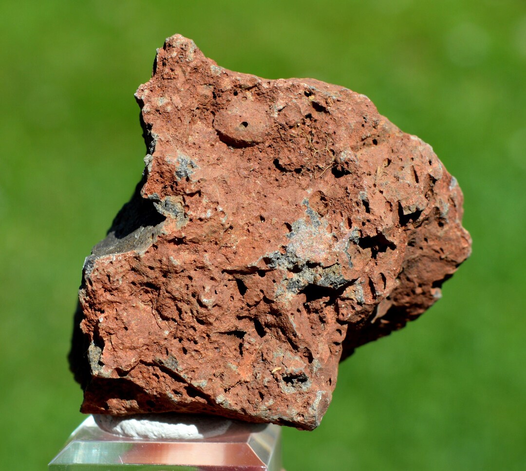 Basanite 114 Grams - Neck De La Roque, Lac Du Salagou, Hérault ...