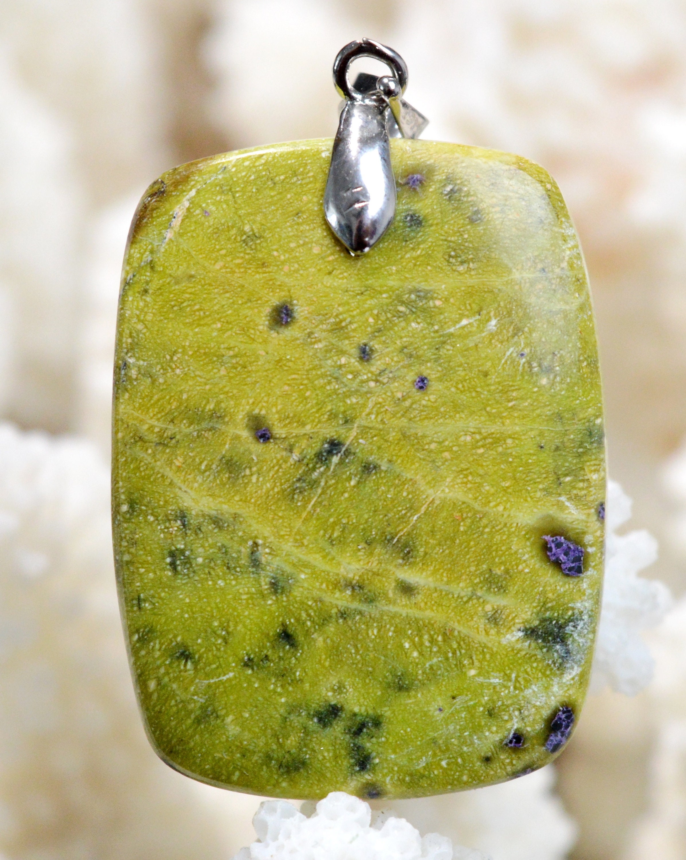 Atlantasite / Serpentine - Stichtite 49 carats - cabochon pendant ...