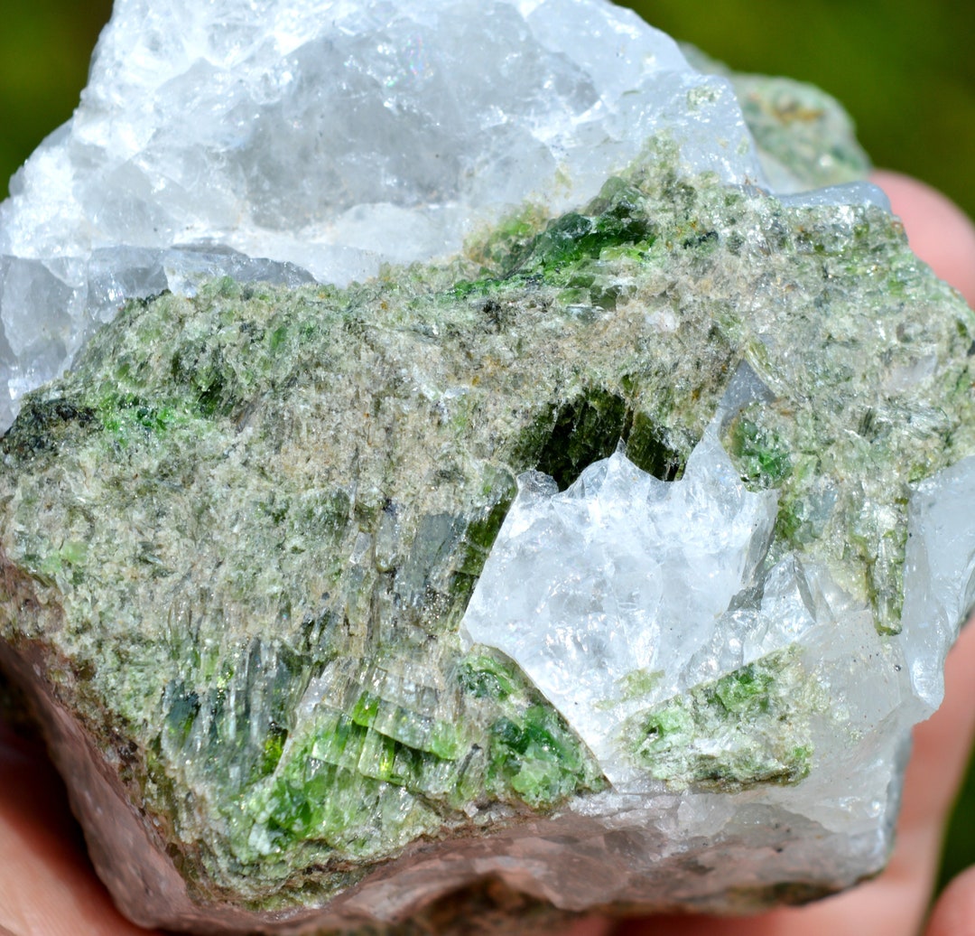 Chrome Diopside & Quartz 400 Grams Araçuaí, Minas Gerais, Brazil - Etsy UK