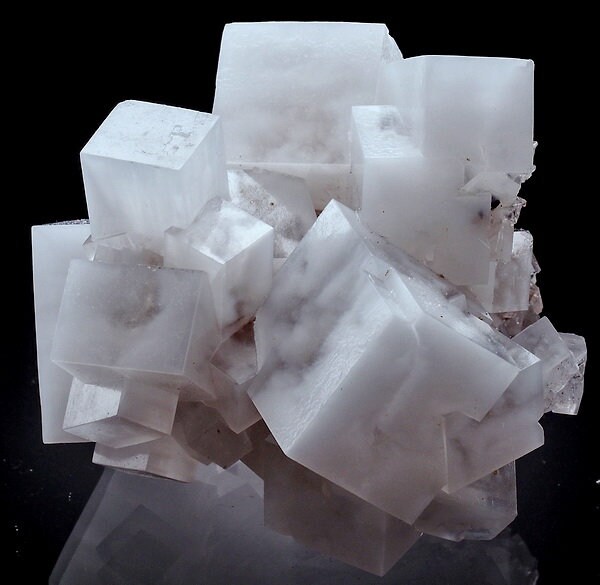 HALITE 90 grams - HALITE - well formed, lustrous crystals - BOLIVIA