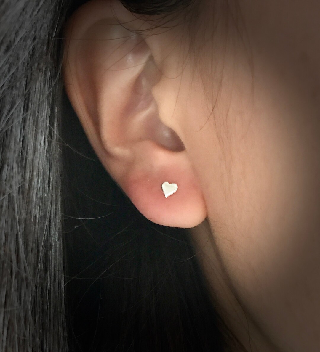 Pendiente Tiny Heart Stud de plata de ley Pendientes de - Etsy España